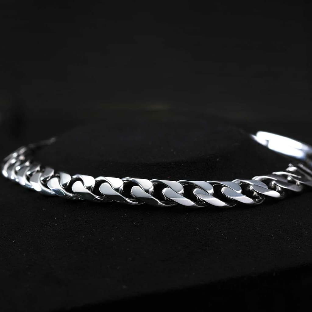 The Standard and the Double Platinum Cuban's characteristics